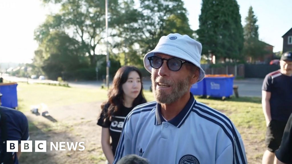 Oasis Fans Line Up Early for First Manchester Concert in 16 Years ...