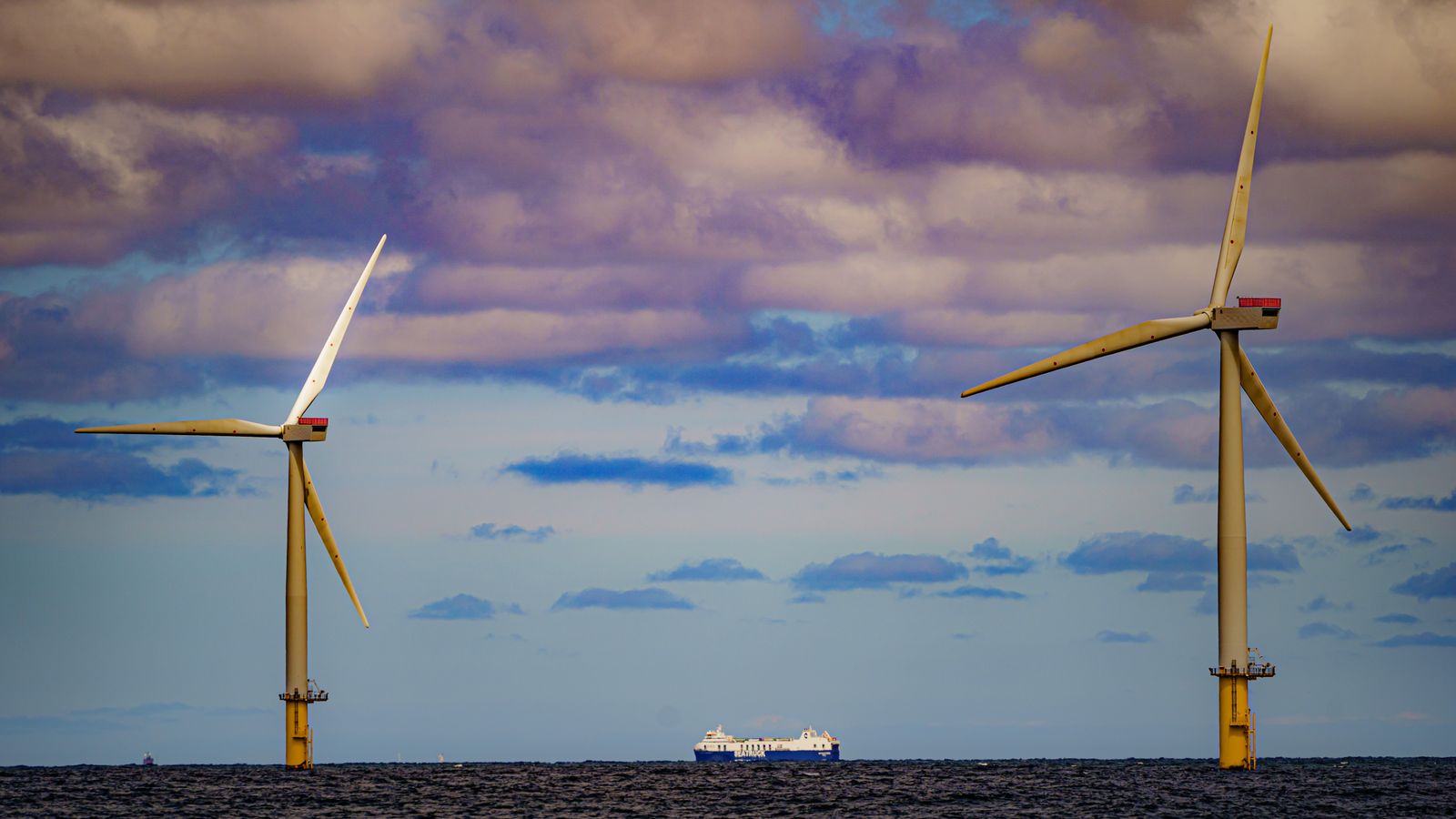Government launches £18m retraining scheme for oil and gas workers to ...
