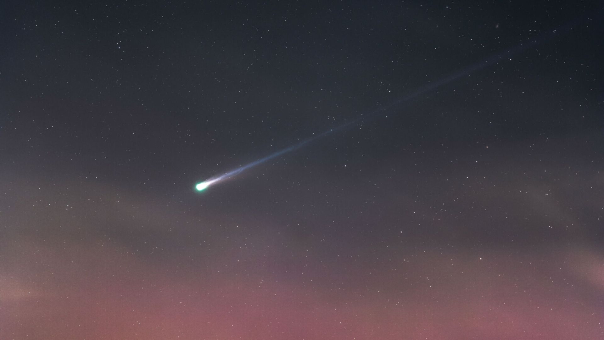 Stunning View of Comet Lemmon’s Green Coma and Tail Captured Over ...