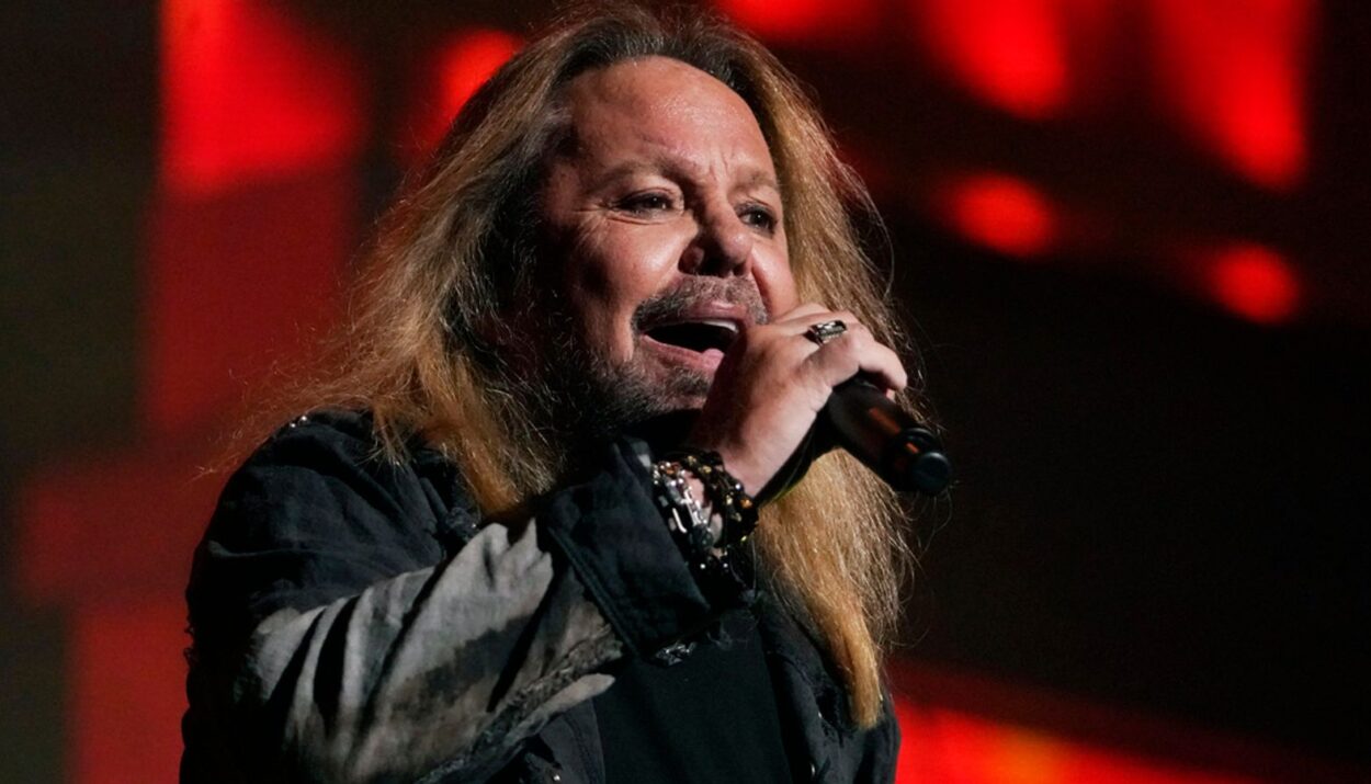 Pilot Dies in Crash of Vince Neil’s Jet at Scottsdale Airport ...