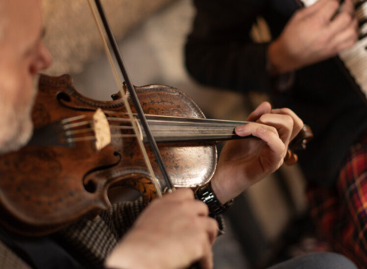 Historic Scottish Fiddle Once Owned by Robert Burns’s Dance Teacher to ...