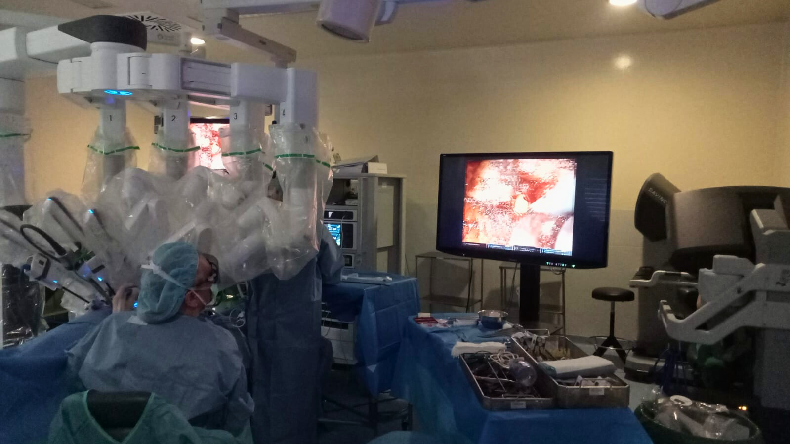 El Hospital Álvaro Cunqueiro realiza con éxito una prostatectomía ...