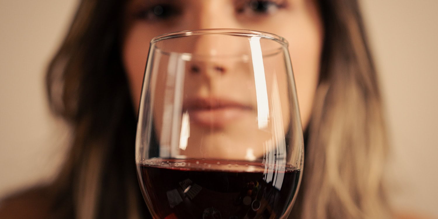 Un estudio muestra cómo el alcohol altera las sensaciones corporales y ...